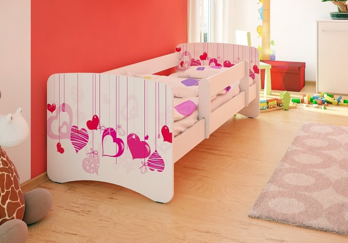 Gyerekágy leesésgátlóval - szívecskék - banaby.hu